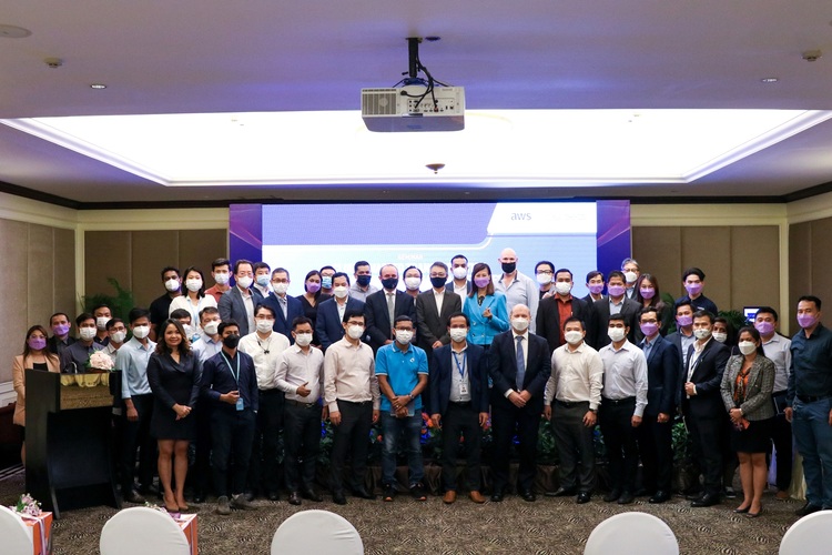 EZECOM率先与亚马逊网络AWS合作 为柬埔寨提供领先的云服务 - 柬中時報