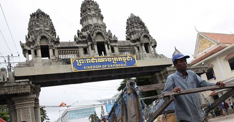 ពលករខ្មែរជាច្រើននាក់ត្រូវថៃបញ្ជូនមកកម្ពុជា ខណៈមានការផ្ទុះកូវីដនៅបាងកក ...